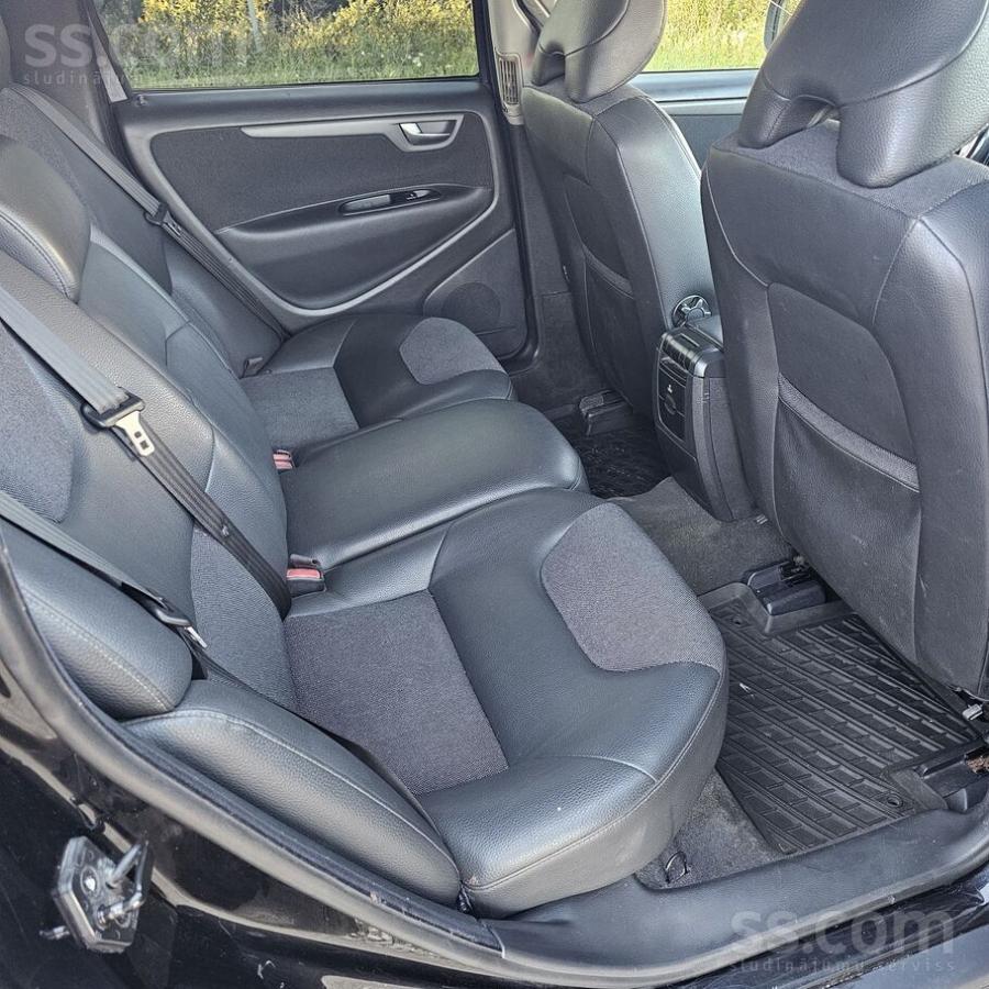 Melns Volvo XC70 2007 Rīga, ar dzinēja tilpumu 2.40 L un nobraukumu 0 tūkst. km par 3950 €, foto 20 vietnē AUTOMOTO.COM.LV