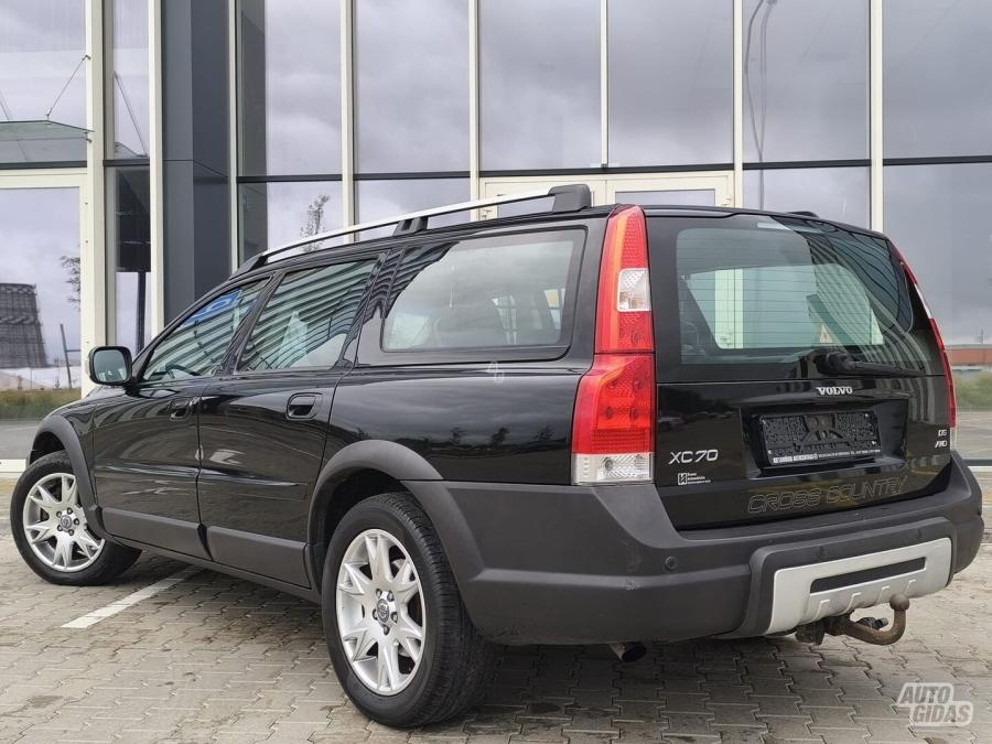 Black Volvo XC70 2007 in Vilnius, with an engine capacity of 2.40 L and mileage of 315 thousand km for 4580 €, photo 13 on AUTOMOTO.COM.LV