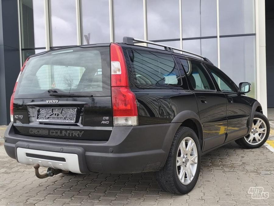 Black Volvo XC70 2007 in Vilnius, with an engine capacity of 2.40 L and mileage of 315 thousand km for 4580 €, photo 19 on AUTOMOTO.COM.LV
