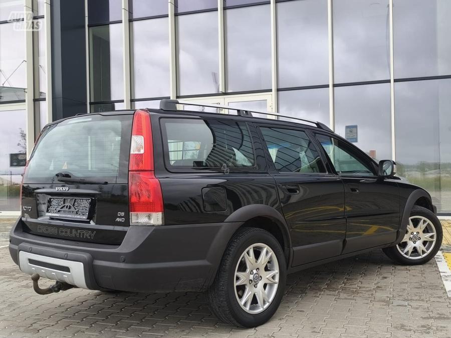 Black Volvo XC70 2007 in Vilnius, with an engine capacity of 2.40 L and mileage of 315 thousand km for 4580 €, photo 21 on AUTOMOTO.COM.LV