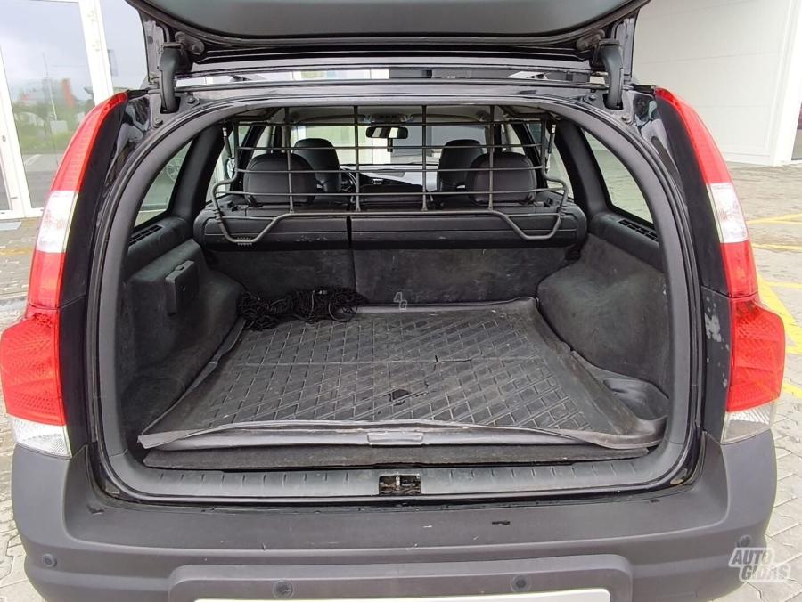 Black Volvo XC70 2007 in Vilnius, with an engine capacity of 2.40 L and mileage of 315 thousand km for 4580 €, photo 22 on AUTOMOTO.COM.LV