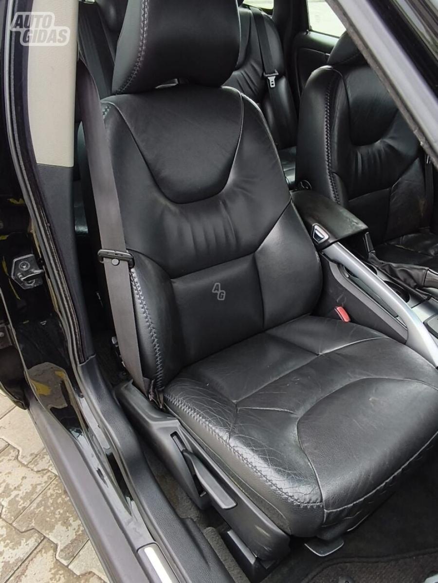 Black Volvo XC70 2007 in Vilnius, with an engine capacity of 2.40 L and mileage of 315 thousand km for 4580 €, photo 25 on AUTOMOTO.COM.LV