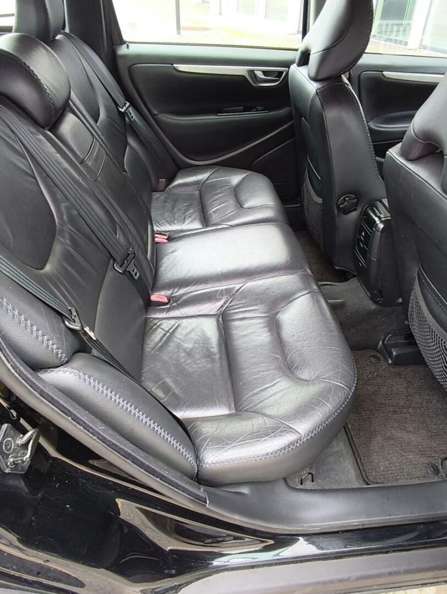 Black Volvo XC70 2007 in Vilnius, with an engine capacity of 2.40 L and mileage of 315 thousand km for 4580 €, photo 26 on AUTOMOTO.COM.LV