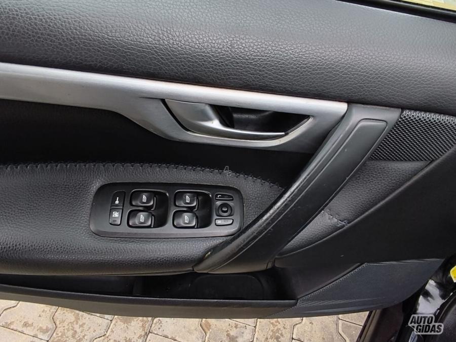 Black Volvo XC70 2007 in Vilnius, with an engine capacity of 2.40 L and mileage of 315 thousand km for 4580 €, photo 39 on AUTOMOTO.COM.LV