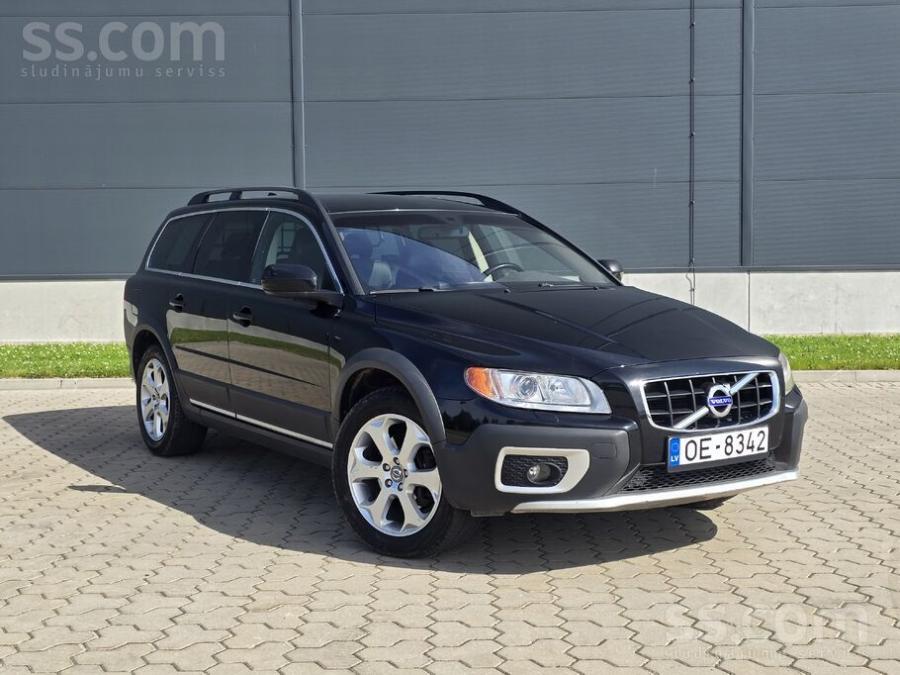 Black Volvo XC70 2008 in Riga, with an engine capacity of 2.40 L and mileage of 287 thousand km for 6500 €, photo 2 on AUTOMOTO.COM.LV