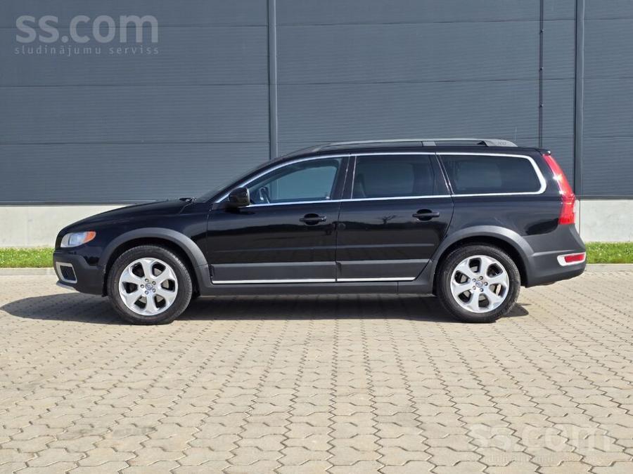 Black Volvo XC70 2008 in Riga, with an engine capacity of 2.40 L and mileage of 287 thousand km for 6500 €, photo 5 on AUTOMOTO.COM.LV