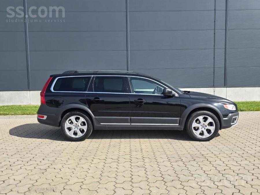 Black Volvo XC70 2008 in Riga, with an engine capacity of 2.40 L and mileage of 287 thousand km for 6500 €, photo 6 on AUTOMOTO.COM.LV