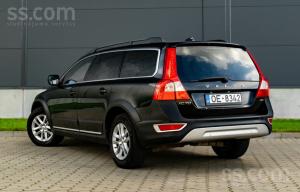 Black Volvo XC70 2008 in Riga, with an engine capacity of 2.40 L and mileage of 287 thousand km for 6990 €, photo 4 on AUTOMOTO.COM.LV
