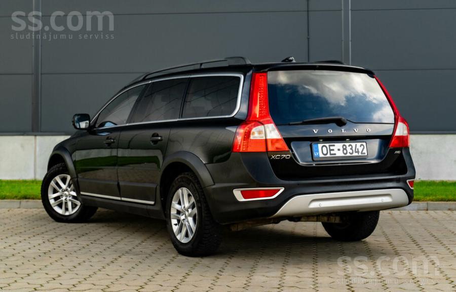 Black Volvo XC70 2008 in Riga, with an engine capacity of 2.40 L and mileage of 287 thousand km for 6990 €, photo 4 on AUTOMOTO.COM.LV