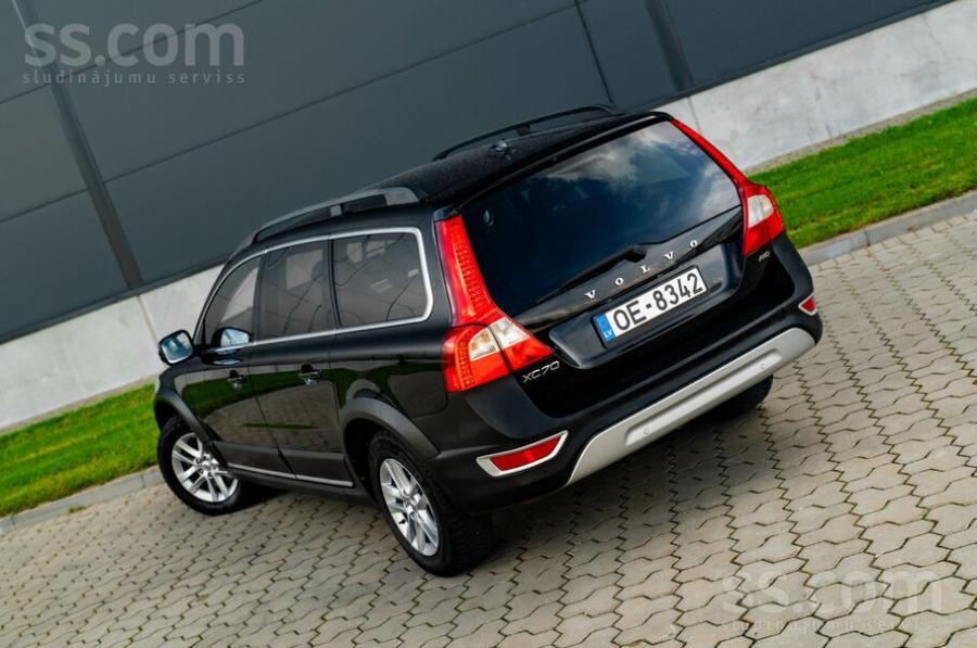 Black Volvo XC70 2008 in Riga, with an engine capacity of 2.40 L and mileage of 287 thousand km for 6990 €, photo 5 on AUTOMOTO.COM.LV