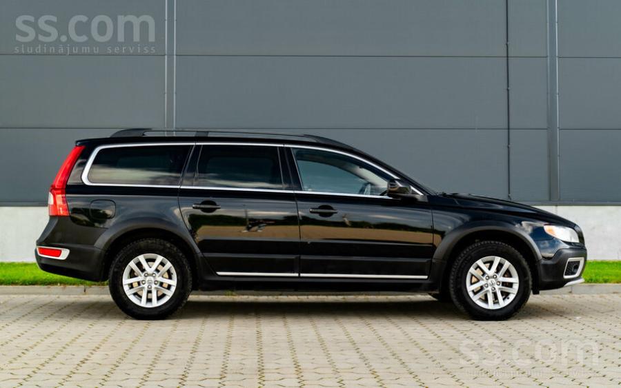 Black Volvo XC70 2008 in Riga, with an engine capacity of 2.40 L and mileage of 287 thousand km for 6990 €, photo 11 on AUTOMOTO.COM.LV