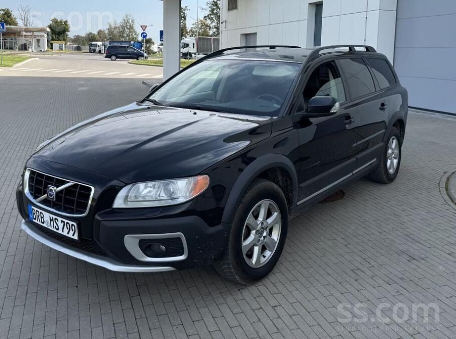 Black Volvo XC70 2008 in Rezekne, with an engine capacity of 2.40 L and mileage of 296 thousand km for 5200 €, photo 1 on AUTOMOTO.COM.LV