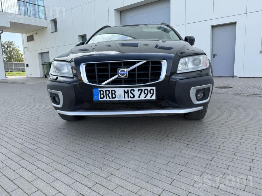 Black Volvo XC70 2008 in Rezekne, with an engine capacity of 2.40 L and mileage of 296 thousand km for 5200 €, photo 2 on AUTOMOTO.COM.LV