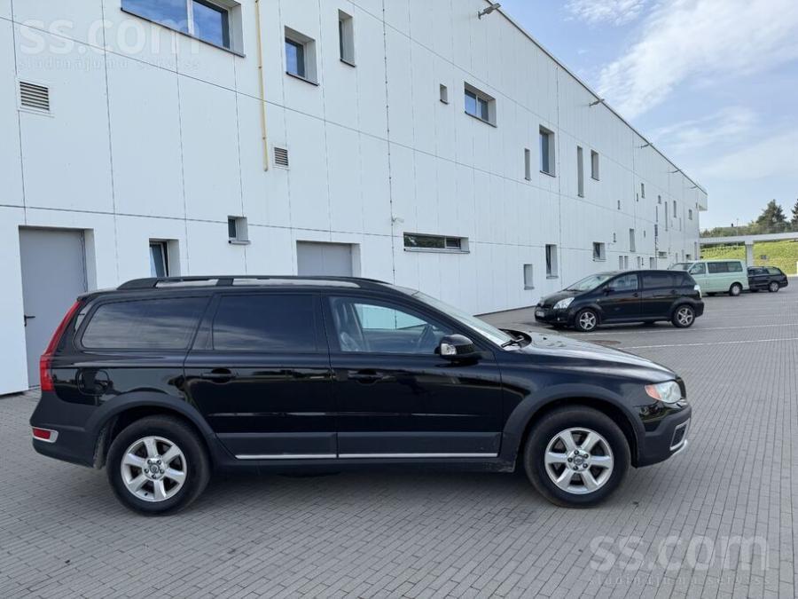 Black Volvo XC70 2008 in Rezekne, with an engine capacity of 2.40 L and mileage of 296 thousand km for 5200 €, photo 4 on AUTOMOTO.COM.LV