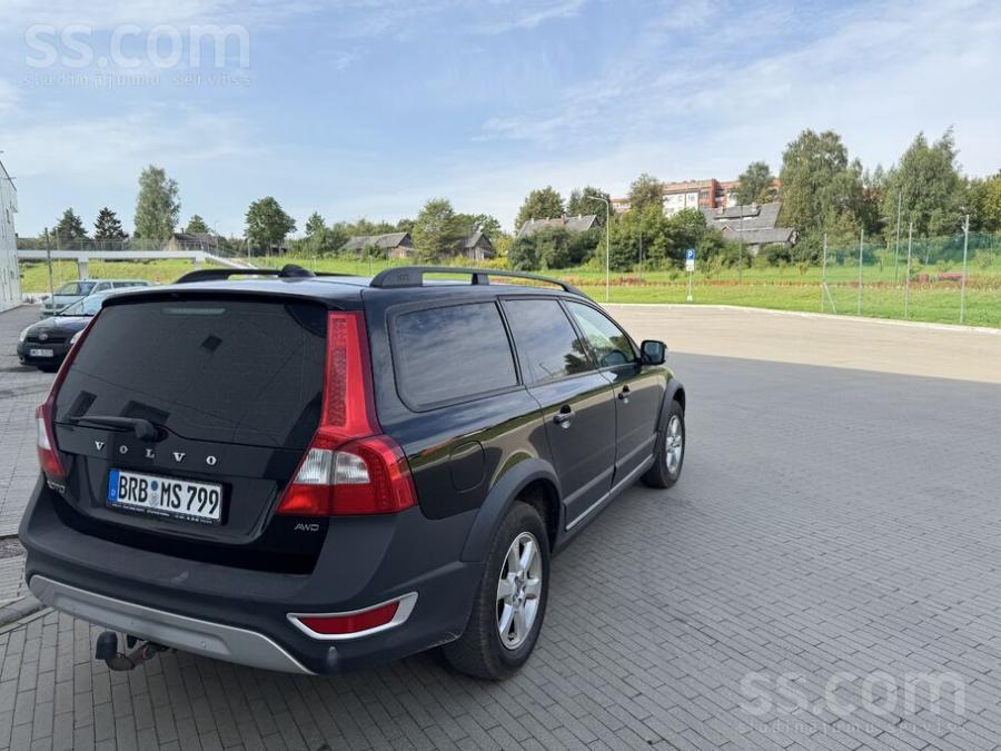 Black Volvo XC70 2008 in Rezekne, with an engine capacity of 2.40 L and mileage of 296 thousand km for 5200 €, photo 5 on AUTOMOTO.COM.LV