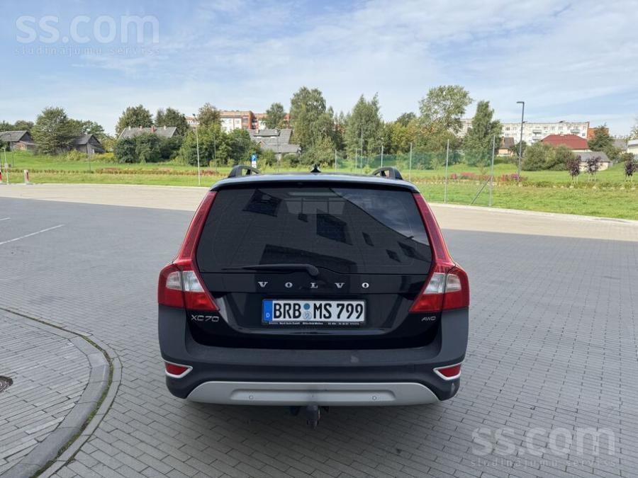 Black Volvo XC70 2008 in Rezekne, with an engine capacity of 2.40 L and mileage of 296 thousand km for 5200 €, photo 6 on AUTOMOTO.COM.LV