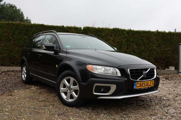 Black Volvo XC70 2008 in Alytus, with an engine capacity of 2.40 L and mileage of 289 thousand km for 5950 €, photo 2 on AUTOMOTO.COM.LV