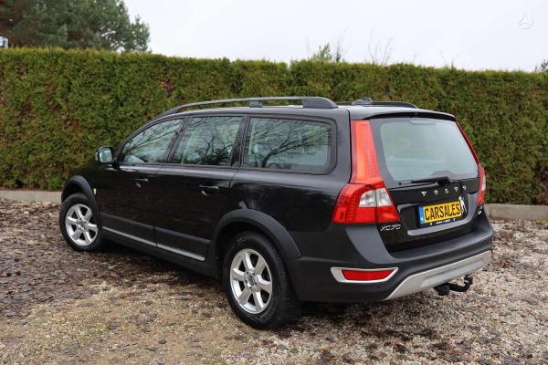 Black Volvo XC70 2008 in Alytus, with an engine capacity of 2.40 L and mileage of 289 thousand km for 5950 €, photo 3 on AUTOMOTO.COM.LV