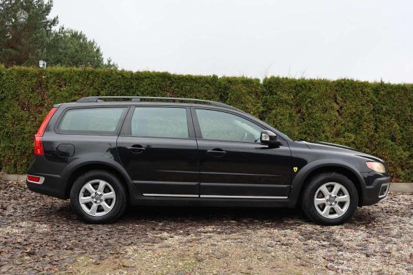 Black Volvo XC70 2008 in Alytus, with an engine capacity of 2.40 L and mileage of 289 thousand km for 5950 €, photo 6 on AUTOMOTO.COM.LV