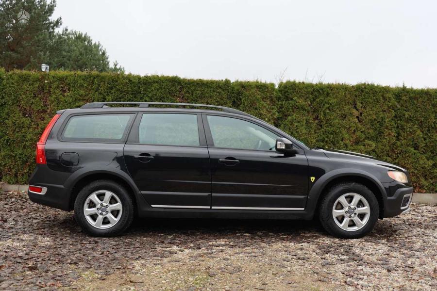 Melns Volvo XC70 2008 Alīta, ar dzinēja tilpumu 2.40 L un nobraukumu 289 tūkst. km par 5950 €, foto 6 vietnē AUTOMOTO.COM.LV