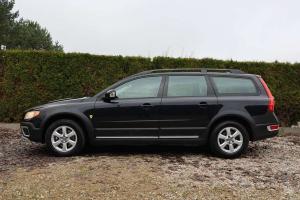 Melns Volvo XC70 2008 Alīta, ar dzinēja tilpumu 2.40 L un nobraukumu 289 tūkst. km par 5950 €, foto 7 vietnē AUTOMOTO.COM.LV
