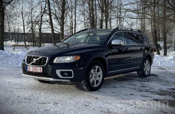 Black Volvo XC70 2008 in Riga, with an engine capacity of 2.40 L and mileage of 338 thousand km for 6990 €, photo 1 on AUTOMOTO.COM.LV