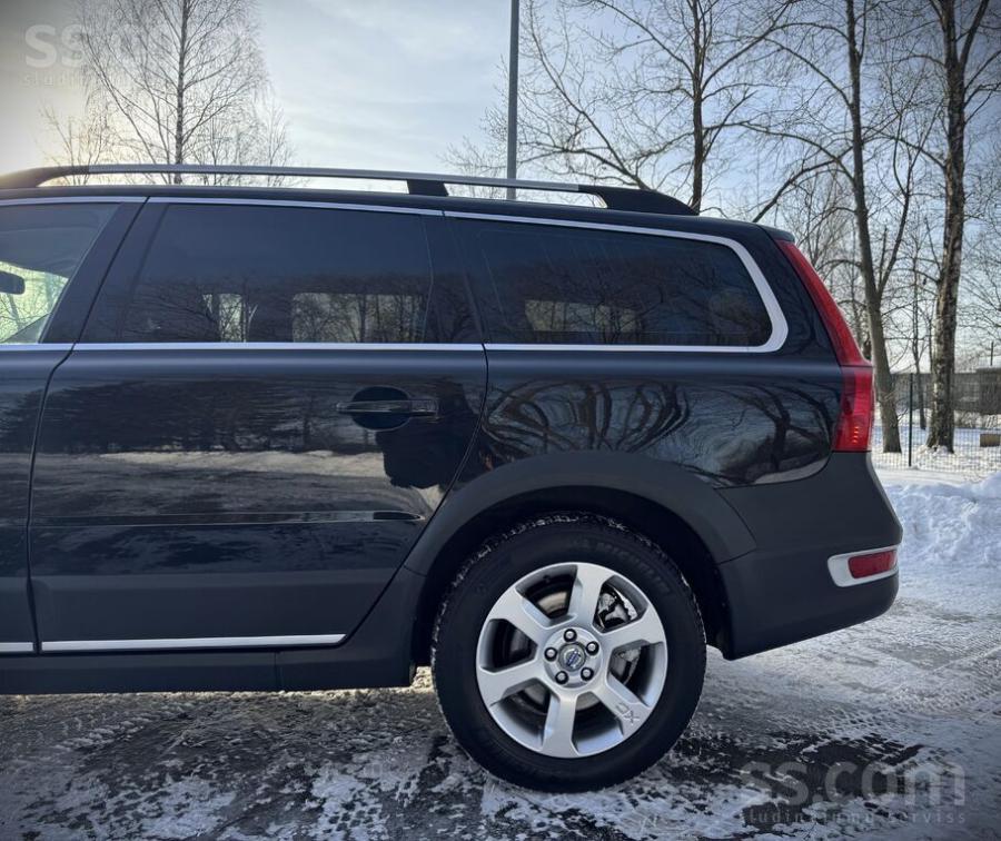 Melns Volvo XC70 2008 Rīga, ar dzinēja tilpumu 2.40 L un nobraukumu 338 tūkst. km par 6990 €, foto 9 vietnē AUTOMOTO.COM.LV