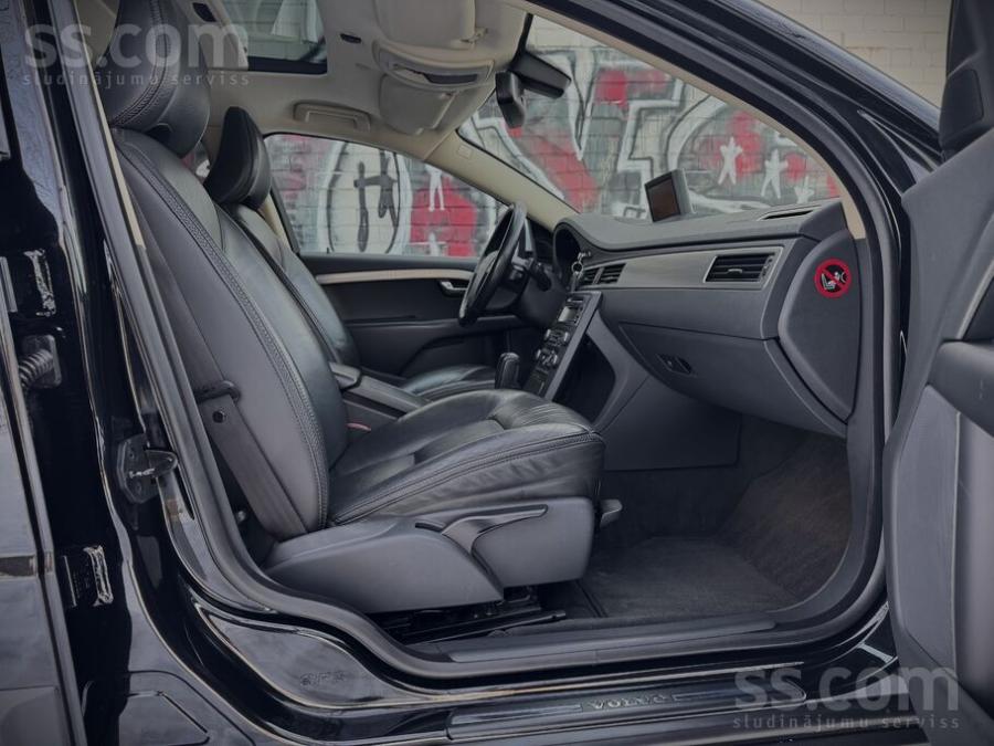 Melns Volvo XC70 2008 Rīga, ar dzinēja tilpumu 2.40 L un nobraukumu 338 tūkst. km par 6990 €, foto 19 vietnē AUTOMOTO.COM.LV