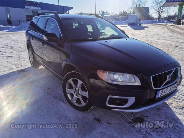 Melns Volvo XC70 2008 Rapla, ar dzinēja tilpumu 2.40 L un nobraukumu 325 tūkst. km par 6000 €, foto 2 vietnē AUTOMOTO.COM.LV