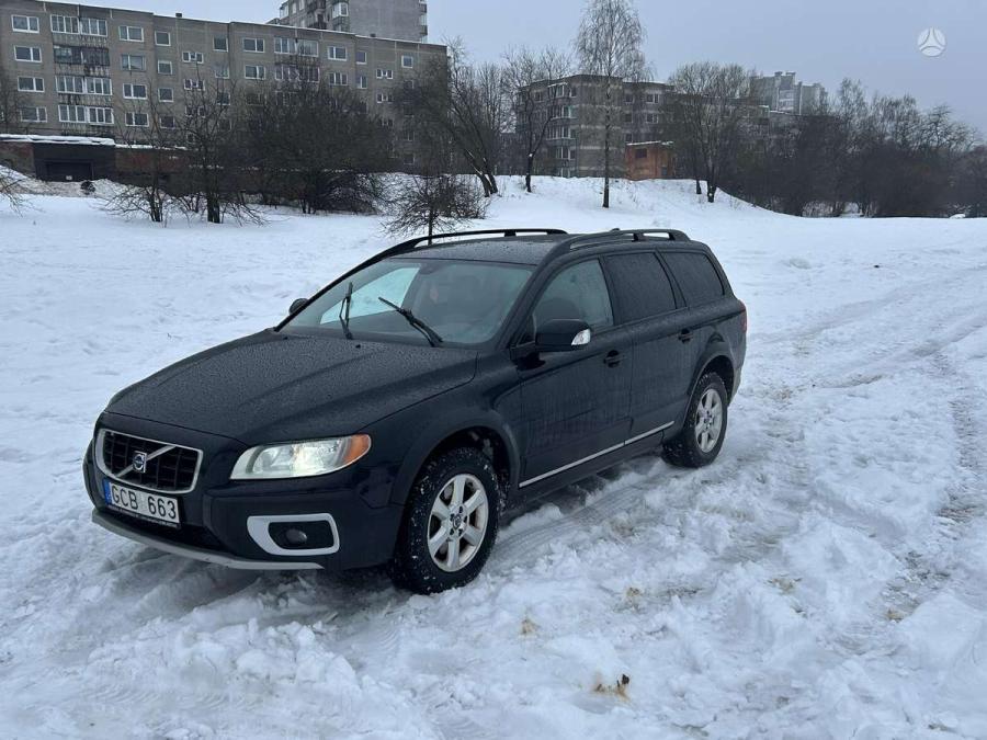 Melns Volvo XC70 2008 Viļņa, ar dzinēja tilpumu 2.40 L un nobraukumu 392 tūkst. km par 3750 €, foto 1 vietnē AUTOMOTO.COM.LV