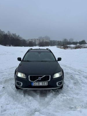 Black Volvo XC70 2008 in Vilnius, with an engine capacity of 2.40 L and mileage of 389 thousand km for 3750 €, photo 2 on AUTOMOTO.COM.LV
