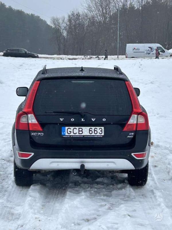 Melns Volvo XC70 2008 Viļņa, ar dzinēja tilpumu 2.40 L un nobraukumu 389 tūkst. km par 3750 €, foto 6 vietnē AUTOMOTO.COM.LV