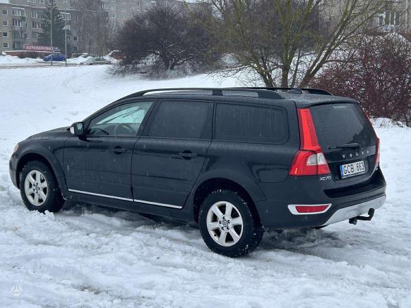 Melns Volvo XC70 2008 Viļņa, ar dzinēja tilpumu 2.40 L un nobraukumu 389 tūkst. km par 3750 €, foto 7 vietnē AUTOMOTO.COM.LV