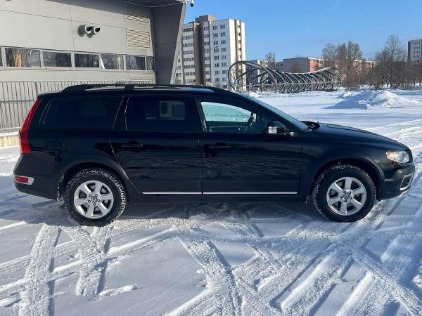 Black Volvo XC70 2008 in Jonava, with an engine capacity of 2.40 L and mileage of 336 thousand km for 5850 €, photo 6 on AUTOMOTO.COM.LV
