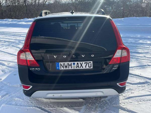 Black Volvo XC70 2008 in Jonava, with an engine capacity of 2.40 L and mileage of 336 thousand km for 5850 €, photo 8 on AUTOMOTO.COM.LV