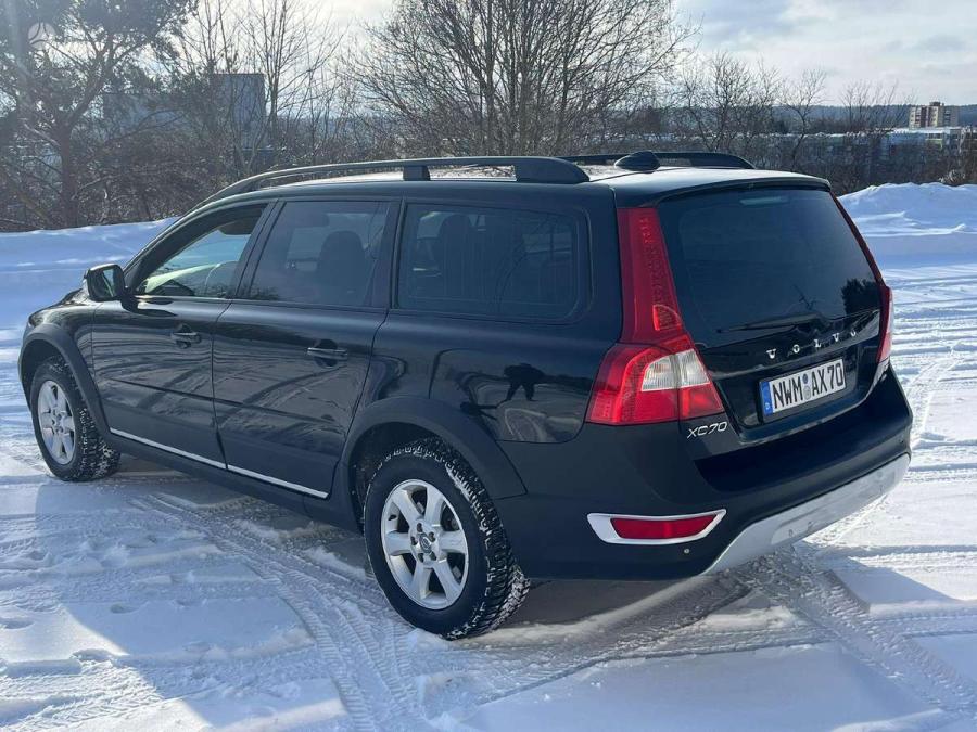 Melns Volvo XC70 2008 Jonava, ar dzinēja tilpumu 2.40 L un nobraukumu 336 tūkst. km par 5850 €, foto 9 vietnē AUTOMOTO.COM.LV