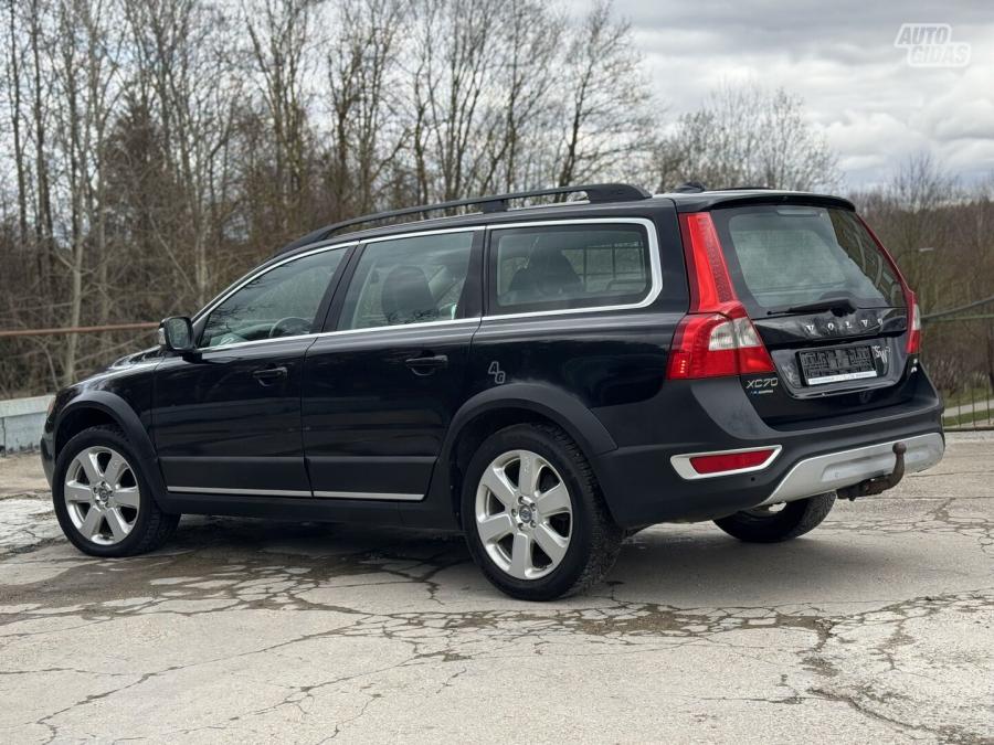 Black Volvo XC70 2008 in Vilnius, with an engine capacity of 2.40 L and mileage of 287 thousand km for 5800 €, photo 10 on AUTOMOTO.COM.LV