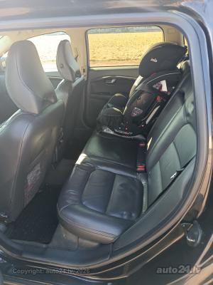 Black Volvo XC70 2008 in Tallinn, with an engine capacity of 2.40 L and mileage of 251 thousand km for 6900 €, photo 9 on AUTOMOTO.COM.LV