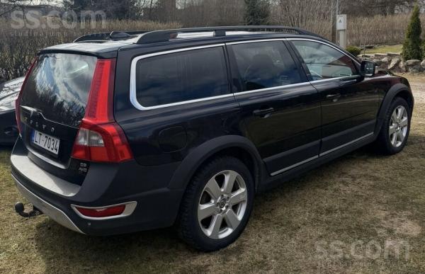 Melns Volvo XC70 2008 Cēsis, ar dzinēja tilpumu 2.40 L un nobraukumu 313 tūkst. km par 4800 €, foto 3 vietnē AUTOMOTO.COM.LV