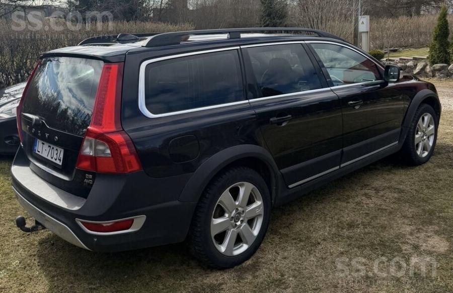 Melns Volvo XC70 2008 Cēsis, ar dzinēja tilpumu 2.40 L un nobraukumu 313 tūkst. km par 4800 €, foto 4 vietnē AUTOMOTO.COM.LV