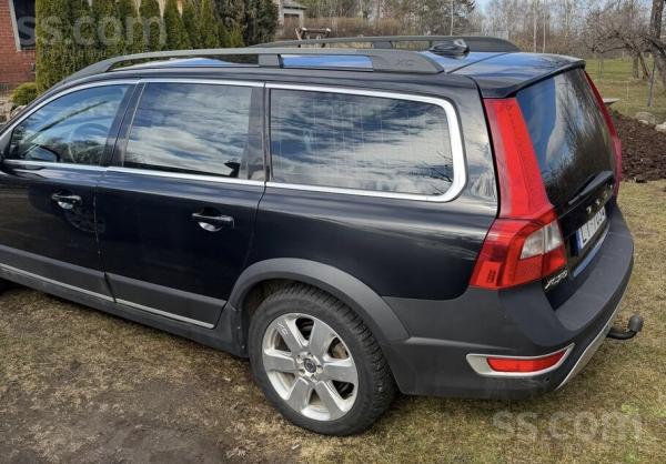 Melns Volvo XC70 2008 Cēsis, ar dzinēja tilpumu 2.40 L un nobraukumu 313 tūkst. km par 4800 €, foto 4 vietnē AUTOMOTO.COM.LV