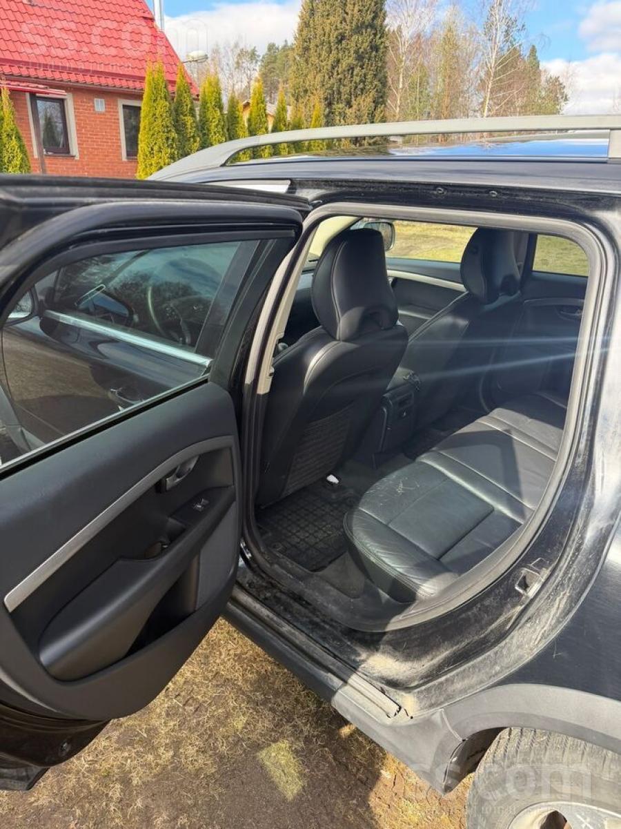 Melns Volvo XC70 2008 Cēsis, ar dzinēja tilpumu 2.40 L un nobraukumu 313 tūkst. km par 4800 €, foto 8 vietnē AUTOMOTO.COM.LV