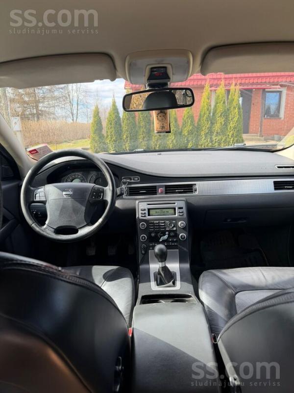 Melns Volvo XC70 2008 Cēsis, ar dzinēja tilpumu 2.40 L un nobraukumu 313 tūkst. km par 4800 €, foto 8 vietnē AUTOMOTO.COM.LV