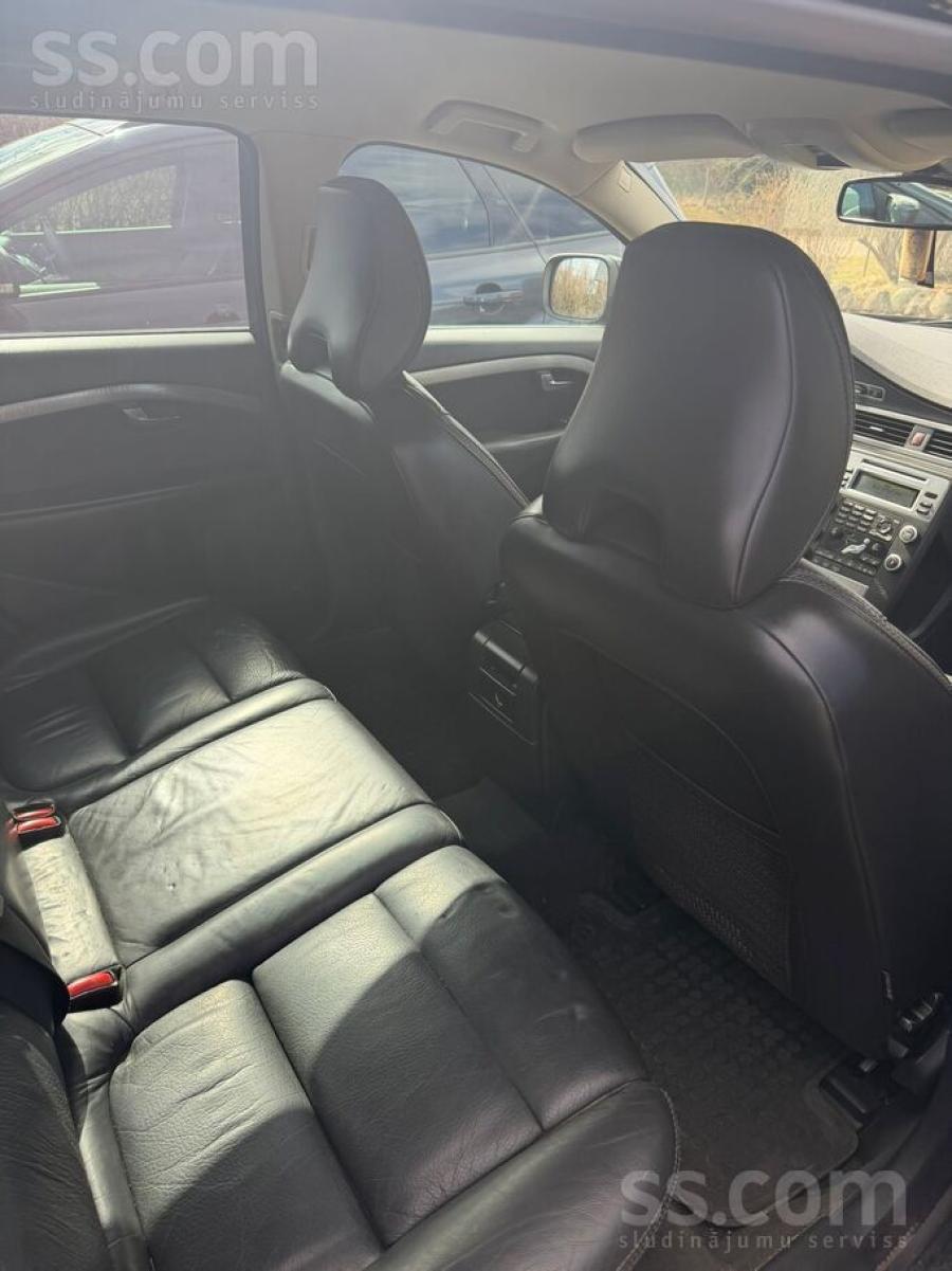 Melns Volvo XC70 2008 Cēsis, ar dzinēja tilpumu 2.40 L un nobraukumu 313 tūkst. km par 4800 €, foto 10 vietnē AUTOMOTO.COM.LV