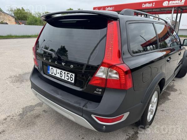 Black Volvo XC70 2008 in Daugavpils, with an engine capacity of 2.40 L and mileage of 338 thousand km for 6950 €, photo 9 on AUTOMOTO.COM.LV