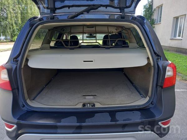 Black Volvo XC70 2008 in Riga, with an engine capacity of 2.40 L and mileage of 0 thousand km for 6000 €, photo 7 on AUTOMOTO.COM.LV