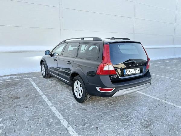 Black Volvo XC70 2008 in Riga, with an engine capacity of 2.40 L and mileage of 268 thousand km for 6890 €, photo 6 on AUTOMOTO.COM.LV