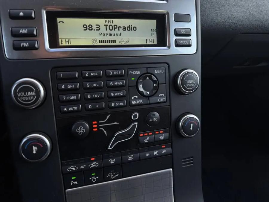 Melns Volvo XC70 2008 Rīga, ar dzinēja tilpumu 2.40 L un nobraukumu 268 tūkst. km par 6890 €, foto 12 vietnē AUTOMOTO.COM.LV