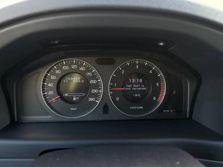 Melns Volvo XC70 2008 Rīga, ar dzinēja tilpumu 2.40 L un nobraukumu 268 tūkst. km par 6890 €, foto 13 vietnē AUTOMOTO.COM.LV