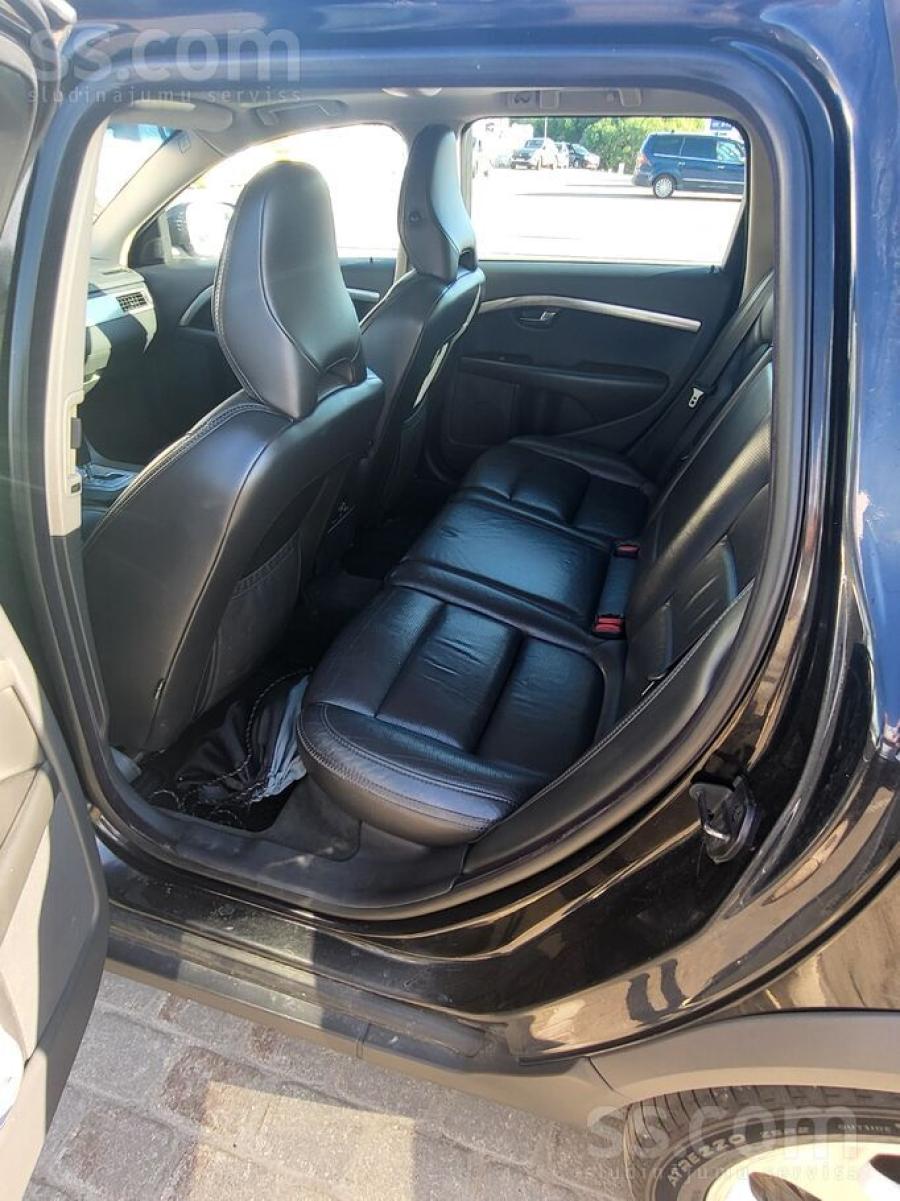 Melns Volvo XC70 2008 Rēzekne, ar dzinēja tilpumu 2.40 L un nobraukumu 407 tūkst. km par 4650 €, foto 10 vietnē AUTOMOTO.COM.LV